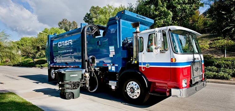 McNeilus Side Loader Garbage Truck | ZR™ (Zero Radius)
