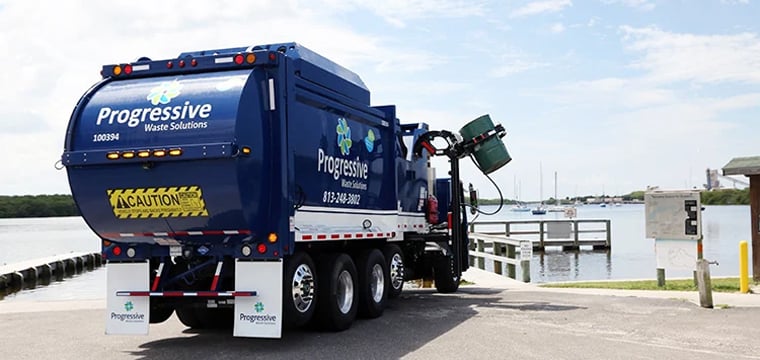 McNeilus Side Loader Garbage Truck | ZR™ (Zero Radius)